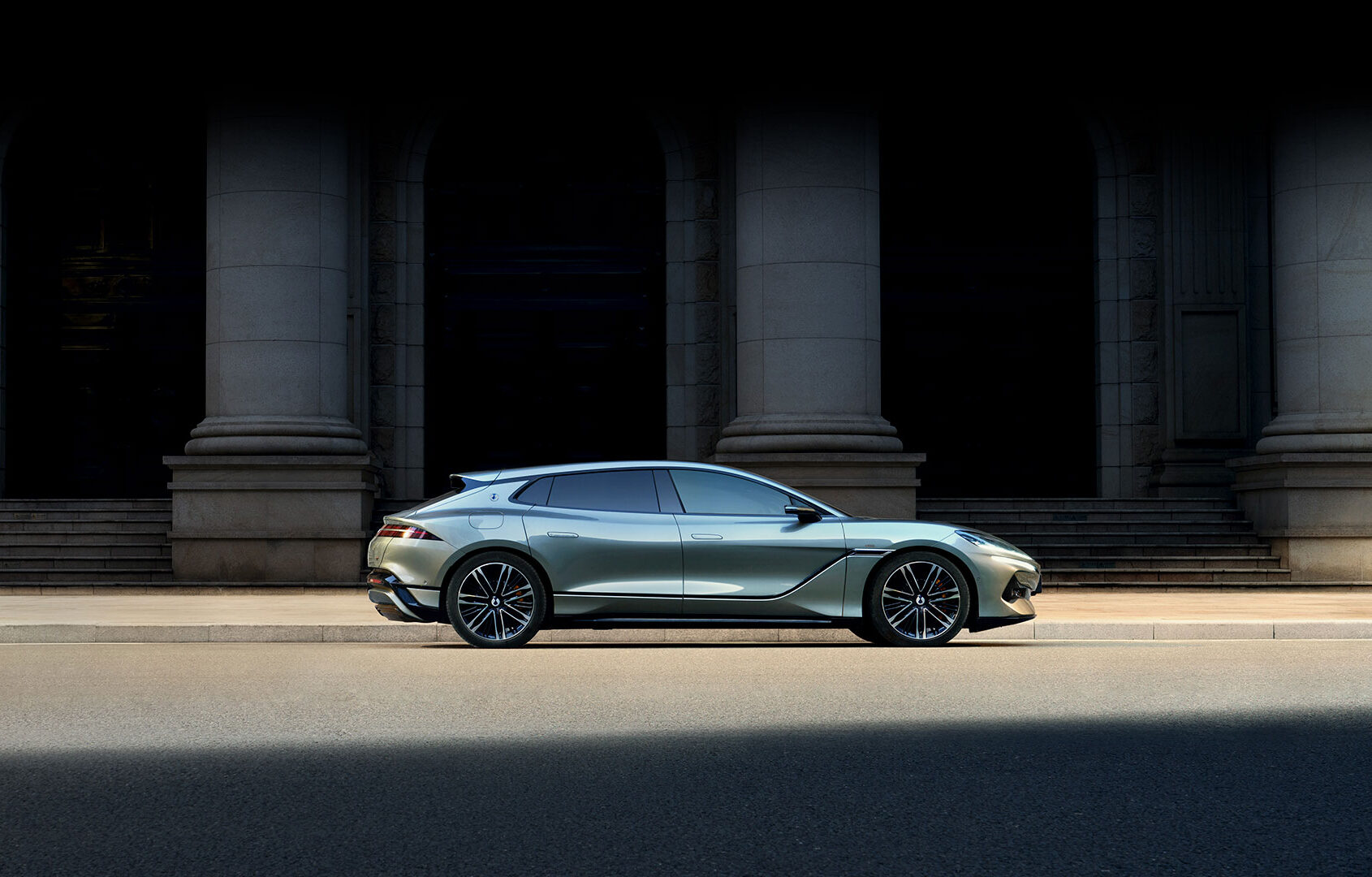 Denza Z9gt EV – BYD Moldova